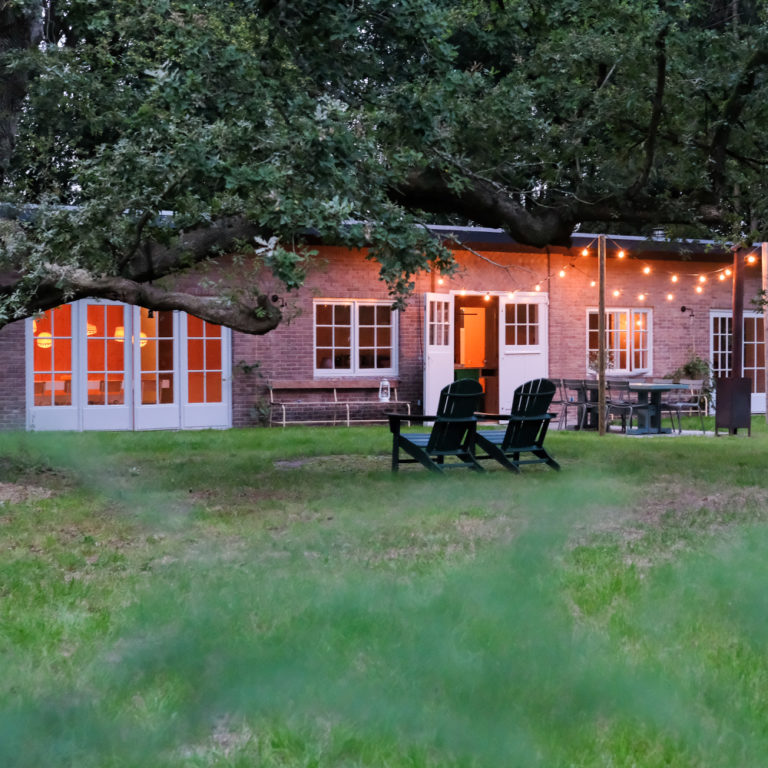 De mooiste huisjes in het bos - | Bijzonder Plekje